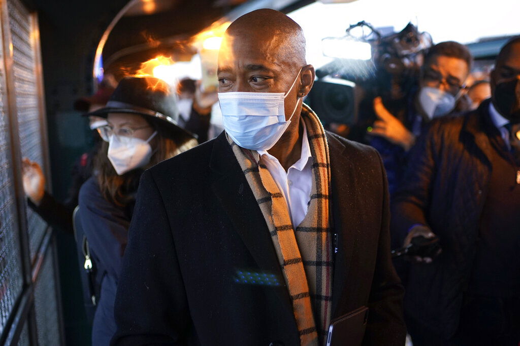 On busy 1st day, NYC mayor urges resiliency against pandemic | News ...